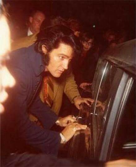 Elvis Presley: Rare Shots From the 1970s – Clever Journeys