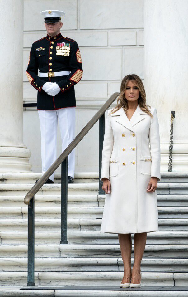 First Lady Melania Trump Tweets Photos Greeting USMC to White House ...