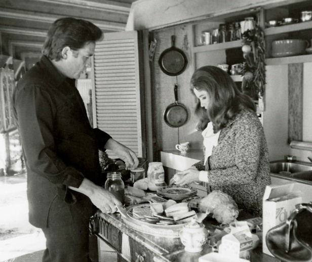 The Dress Code to Enter Johnny Cash’s Bar & BBQ – Clever Journeys