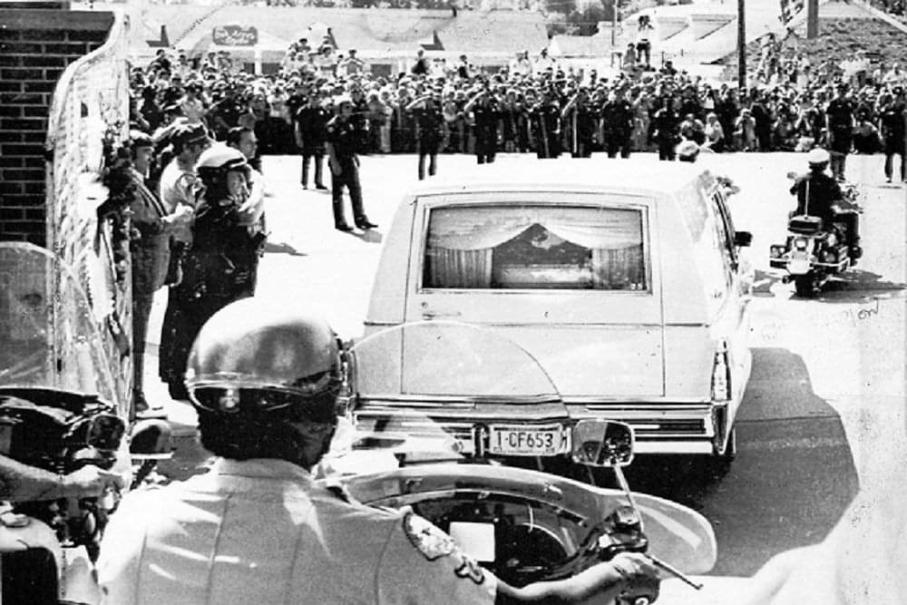 The Last Photos of Elvis Presley – Clever Journeys